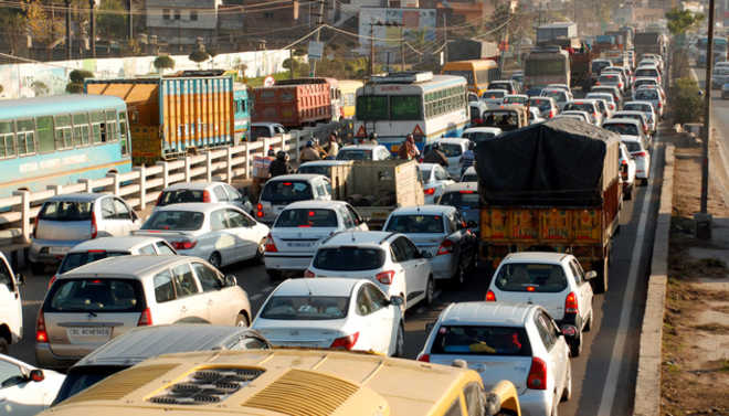 Repair work causes traffic chaos - The Tribune