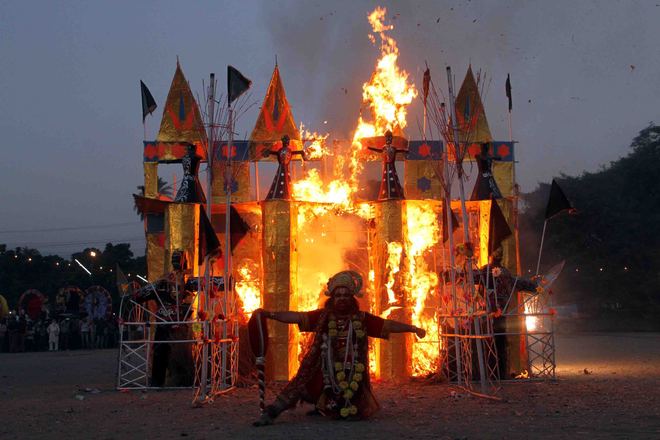 Fireworks, tableaux mark Dasehra celebrations : The Tribune India
