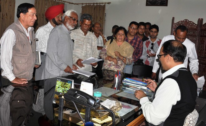 Govt protecting land mafia, allege residents - The Tribune