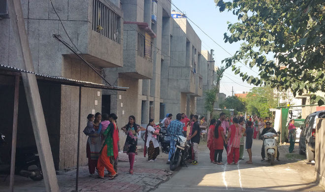 Quake panic: City residents run out for safety : The Tribune India