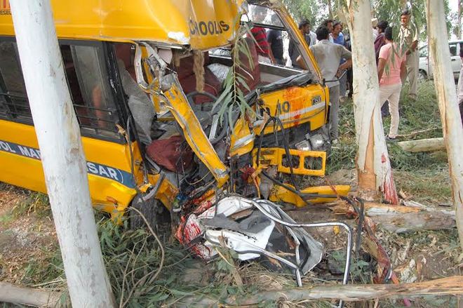 1 dead, 20 hurt as school bus hits tree in Hisar : The Tribune India