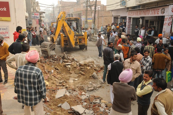 MCB team demolishes footpath to widen road : The Tribune India