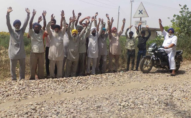 Villagers protest suspended road project : The Tribune India