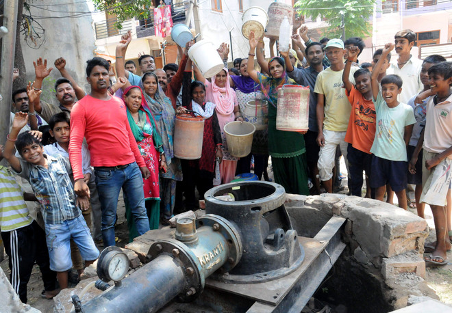 Water woes at Hallo Majra : The Tribune India