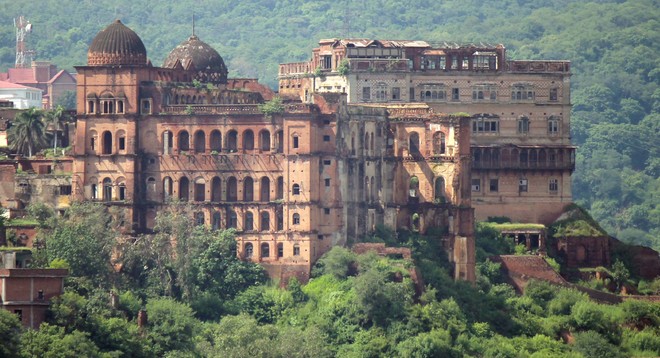 CM orders time-bound conservation work on Mubarak Mandi complex - The ...