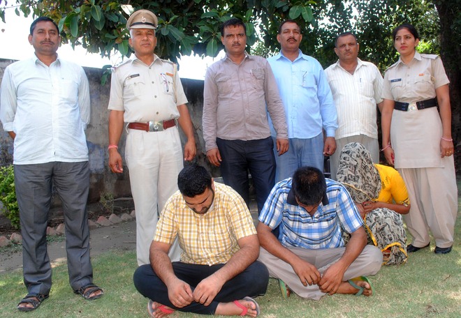 Gang of extortionists busted : The Tribune India