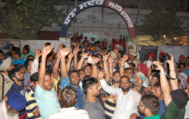 BJP supporters protest in support of minister’s PA - The Tribune