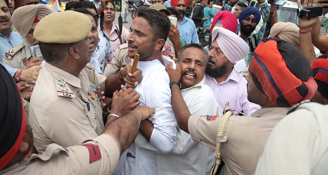 Youth Congress protest turns violent; SHO hurt : The Tribune India
