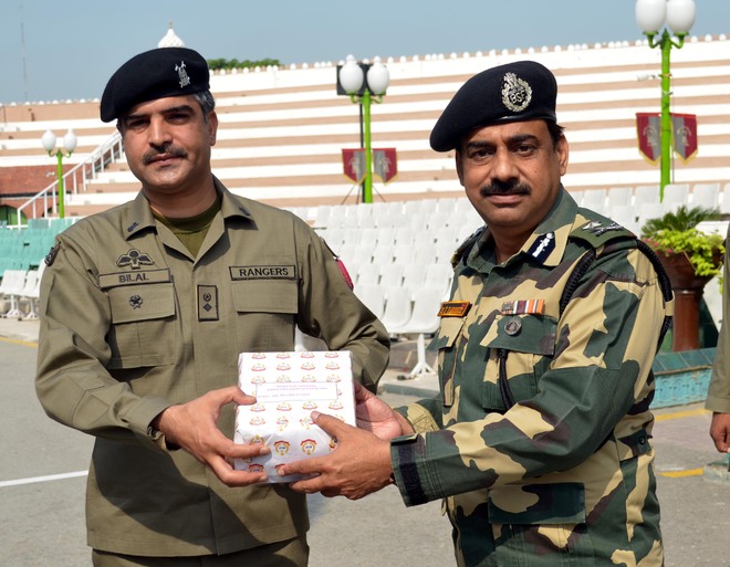Pak Rangers, BSF exchange sweets on Eid - The Tribune