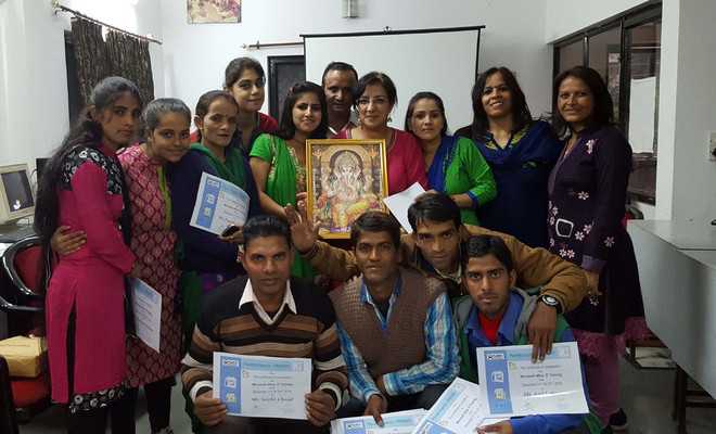 RLEK’s French volunteers teach IT skills to rural teachers - The Tribune