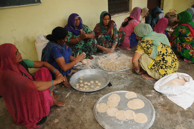 Forced migration casts aside caste barriers : The Tribune India