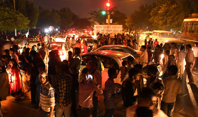 Dasehra celebrations spell traffic chaos - The Tribune