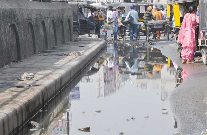 Sewer water chokes commuters outside city bus stand - The Tribune
