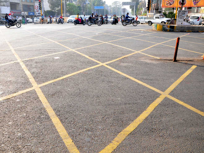 Road safety: Yellow strips to alert drivers of upcoming intersections ...
