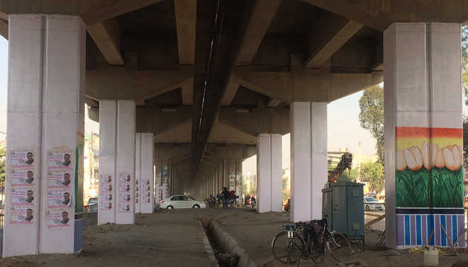 MC turns blind eye to defacement of pillars under Zirakpur flyover ...