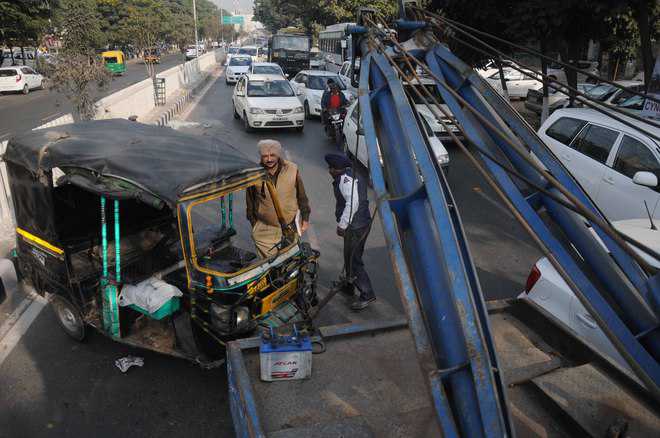 Auto-rickshaw overturns, one injured - The Tribune