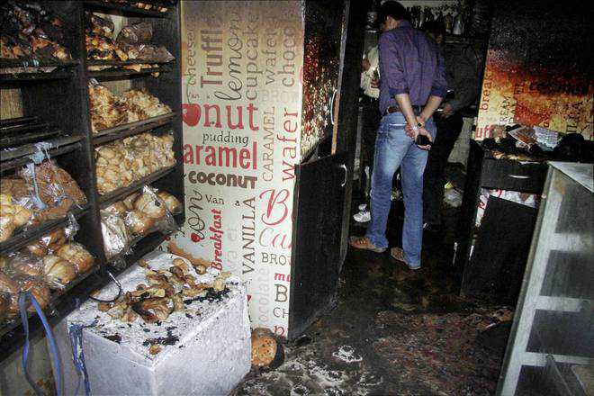 Six burnt alive in Pune bakery blaze - The Tribune