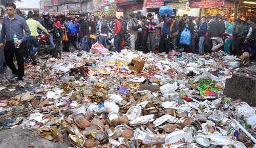 Sanitation workers'' strike continues : The Tribune India