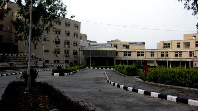 Tanda hospital lacks lodging facilities for attendants - The Tribune