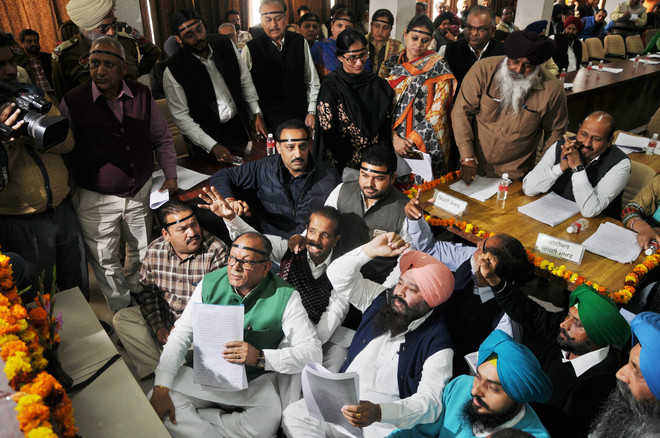 MC meeting cancelled amid chaos : The Tribune India