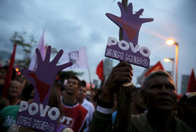 Thousands march to show support for Brazil''s president - The Tribune
