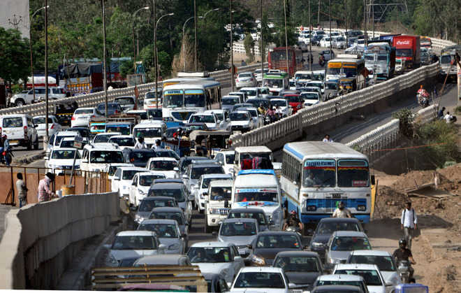 Dera Bassi flyover work chokes Ambala-Chandigarh highway : The Tribune ...