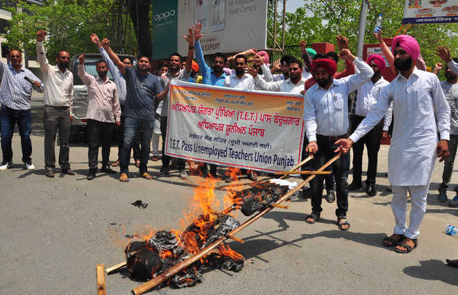 Teachers’ protests keep police, admn on toes - The Tribune