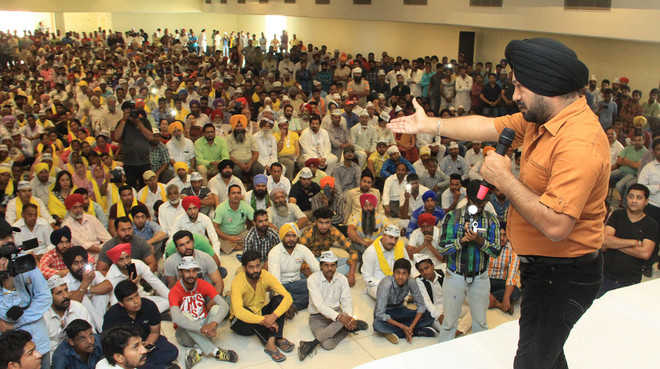 Ghuggi takes dig at Nehru, Gandhi : The Tribune India