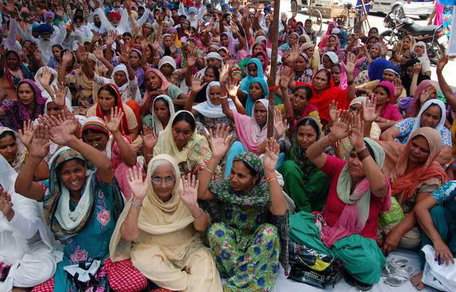 BSP workers protest government policies - The Tribune