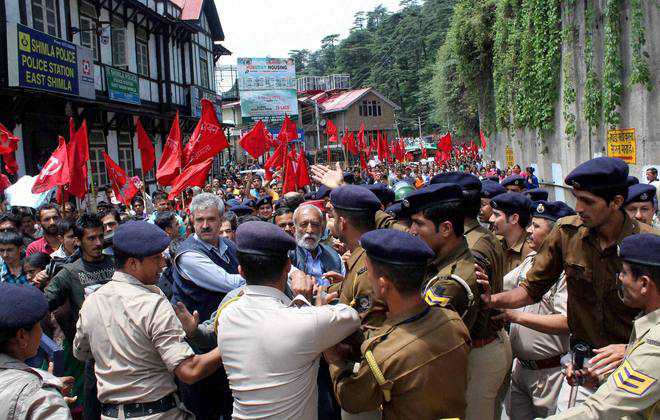 CITU workers block road : The Tribune India