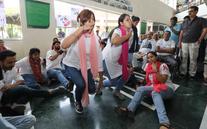Street play spreads awareness against drug abuse - The Tribune