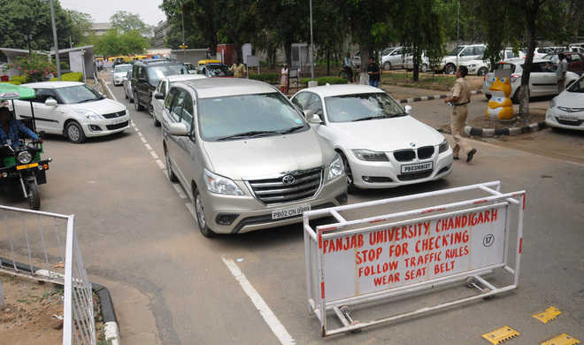 Outsiders block PU Gate No. 1 - The Tribune
