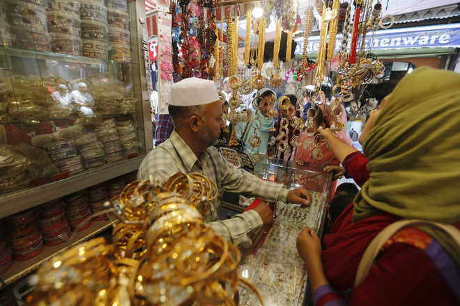 On Eid eve, prayers for peace pour in - The Tribune