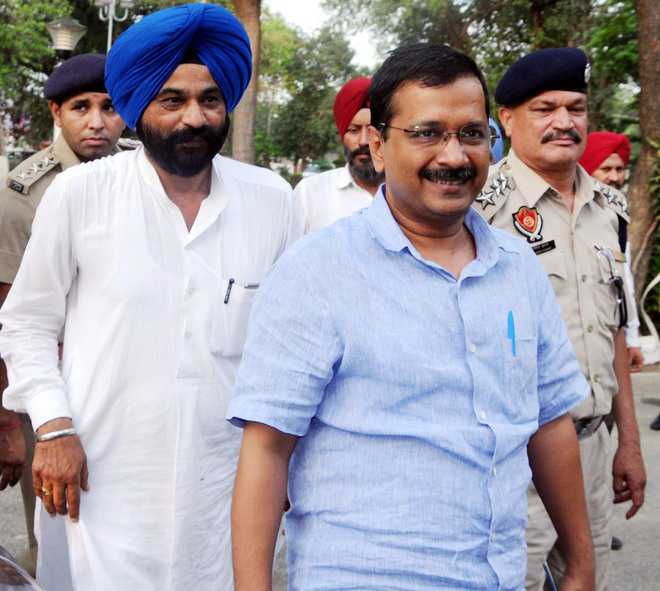 Hindu bodies protest as Kejri arrives in Amritsar : The Tribune India