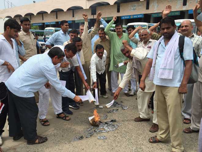 Roadways workers oppose new Motor Vehicle Bill : The Tribune India