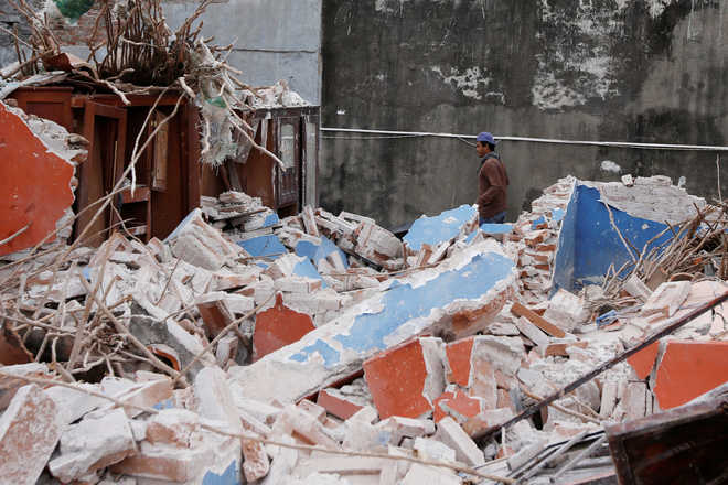 Mexico quake toll 361; 8 still missing in collapsed building - The Tribune