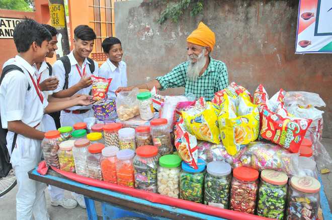 70-yr-old ‘Uncle Ji’ loves his job, life despite hardships - The Tribune