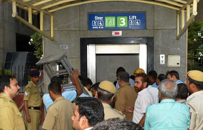 3 get stuck in snag-hit Delhi metro station lift for 1 hour - The Tribune