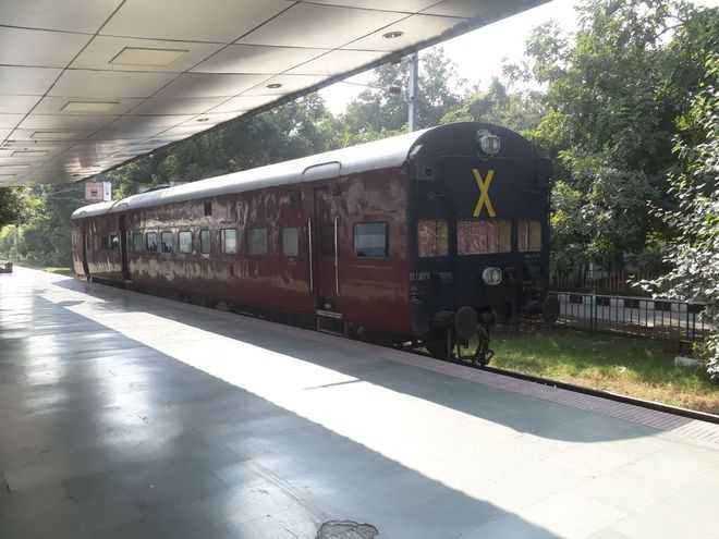 VIP culture: Officials continue to travel in luxury saloons - The Tribune