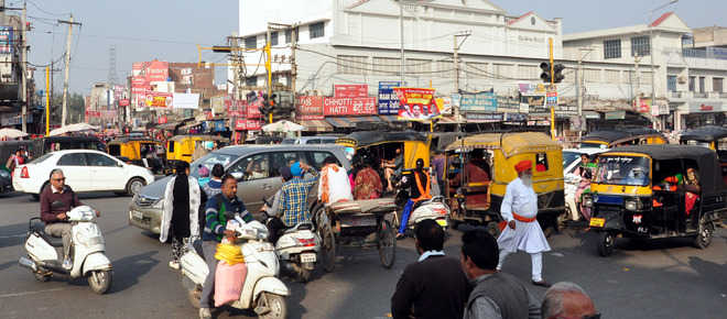 Defunct traffic lights cause chaos at Putlighar Chowk : The Tribune India