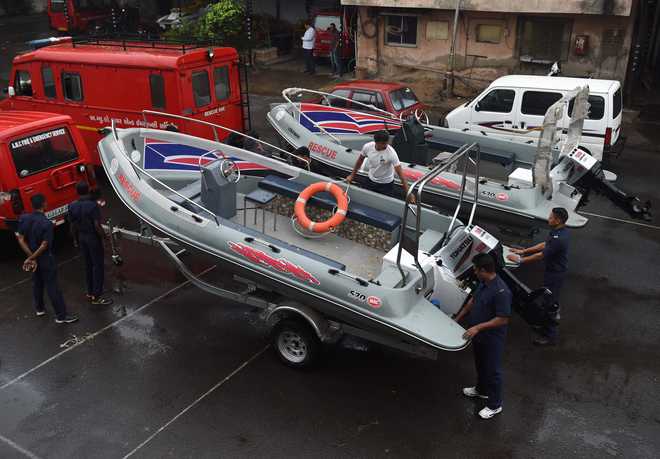 Indian Navy's Search and Rescue Operations | Pakistan Defence