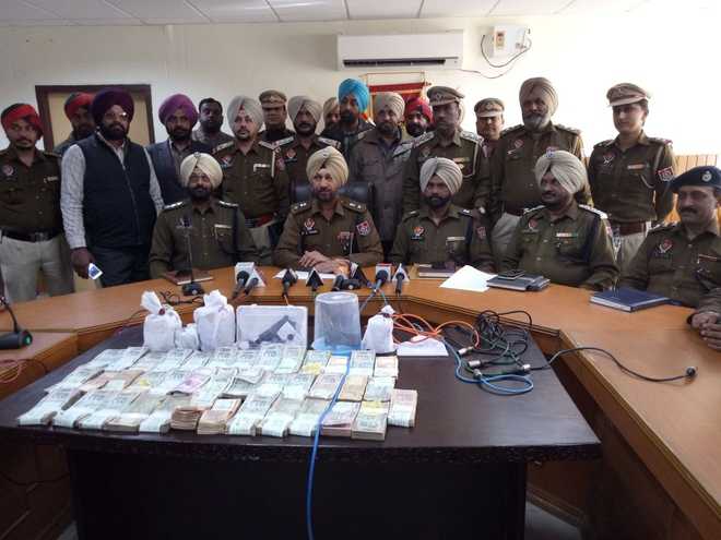Bank Robbers Arrested Rs 4 5 Lakh Arms Seized The Tribune India