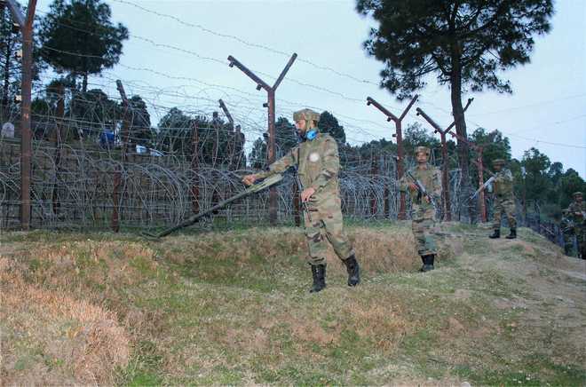 An attempt a day: Pak infiltration bids highest in 2016 : The Tribune India