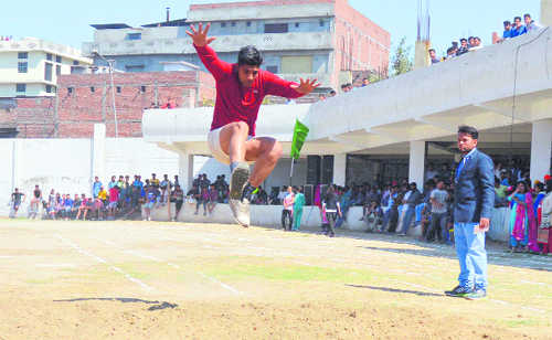Ekamveer, Deepika declared best athletes at Kamla Lohtia SD College ...
