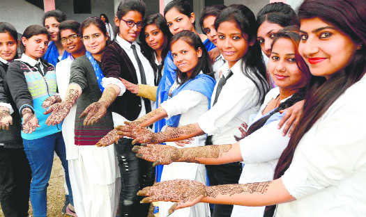 54 teams take part in mehndi event at SMJN College - The Tribune