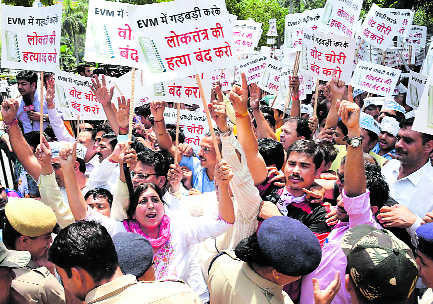 AAP stages EVM protest at Election Commission - The Tribune