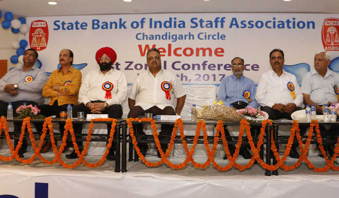 Bank employees vow to maintain quality of work : The Tribune India