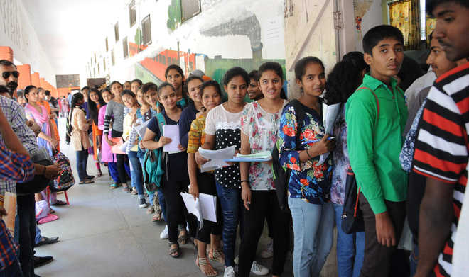 Long queues at govt schools - The Tribune