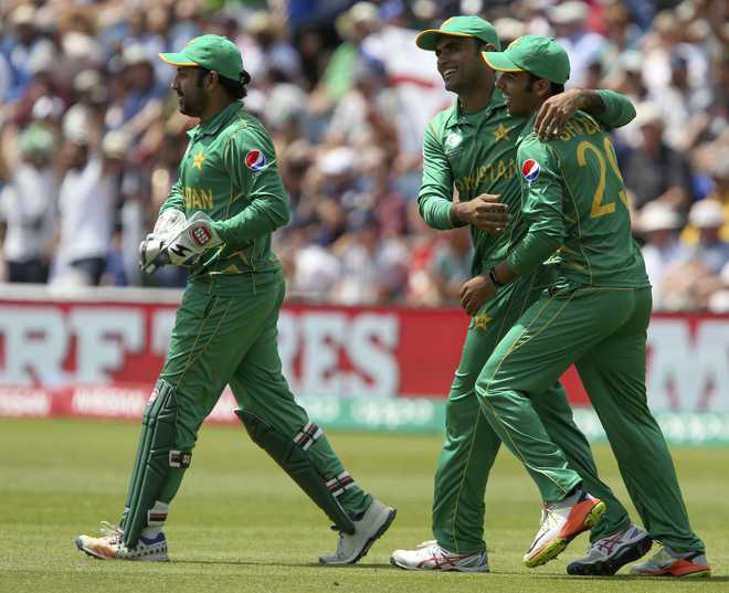Former cricketer Aamer Sohail accuses Pak of ‘fixing'' their way into final - The Tribune