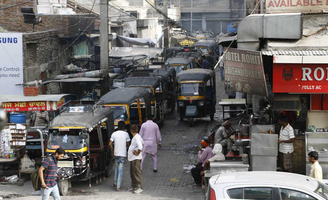Encroachments leave little space for commuters : The Tribune India